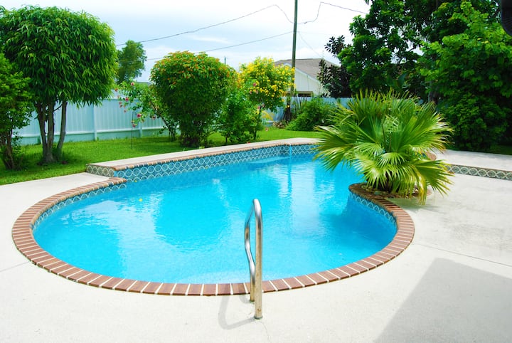 Welcome To Your Peaceful Retreat - Cape Coral, FL
