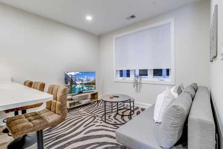 The Minimalist Suite 2br/2ba Suite | One Month + - Washington, D.C.