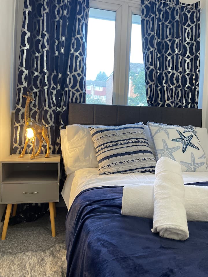 Breakfast Included Room Near Airport Staff Parking - Luton