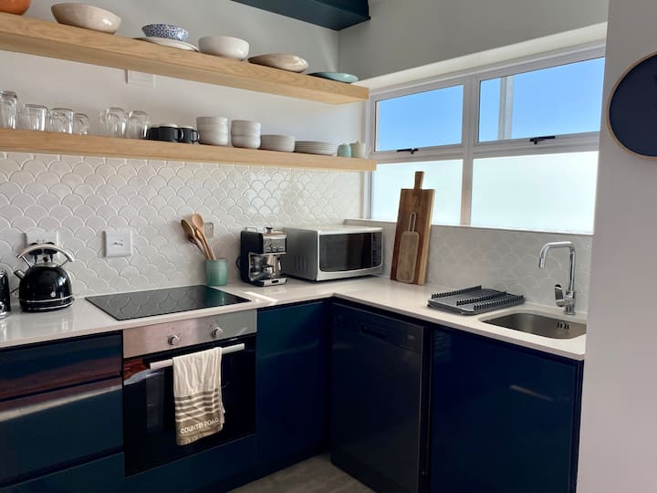 Two Bedrooms, Top Floor, Views… - Camps Bay