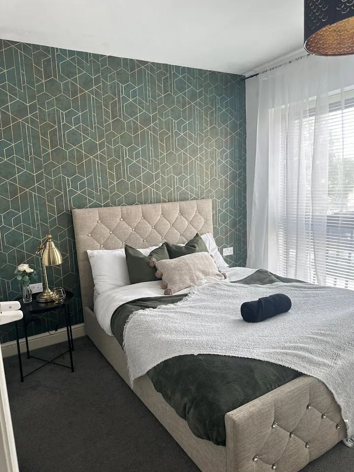 Clifton-large 2 Bed Apt Wolverhampton City Centre - Wolverhampton