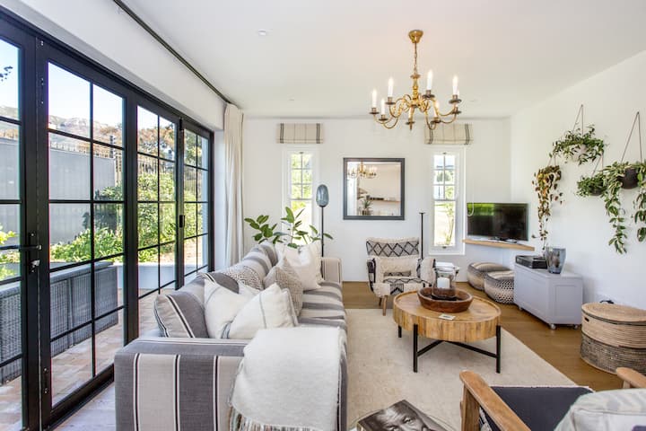 Cape Dutch Garden Cottage In Constantia - Cape Town