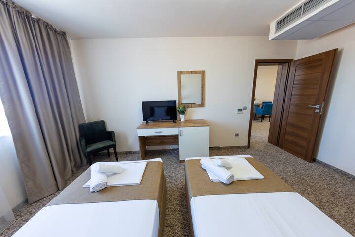 City Plaza Hotel - 3 Bedroom Apartment - Pravets