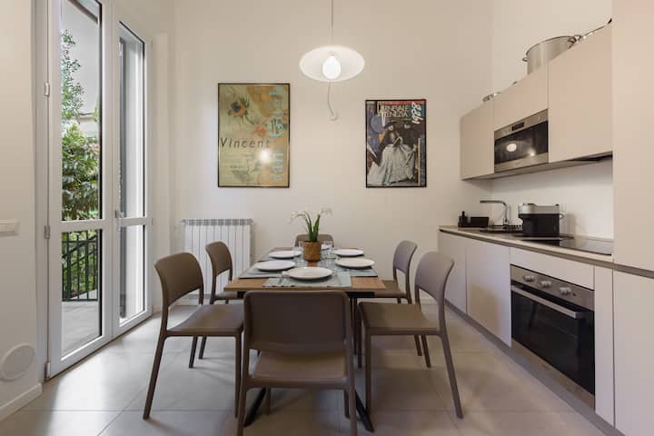 Flora- Brand New Apartment Near Historic Center - Italy
