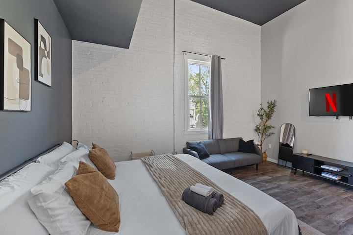 Stylish Studio | Walk To Dayton's Top Attractions - Dayton, OH