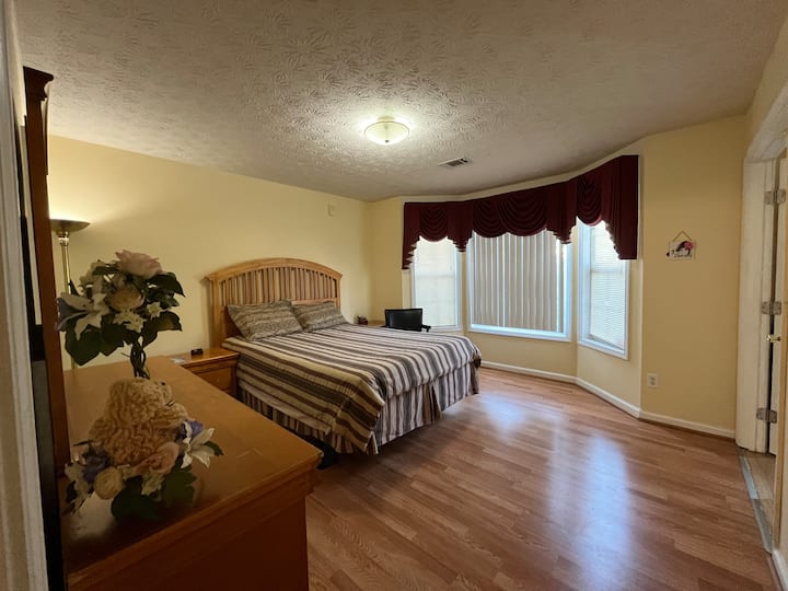 Adorable Cozy Bedroom-1 - Monroe, GA