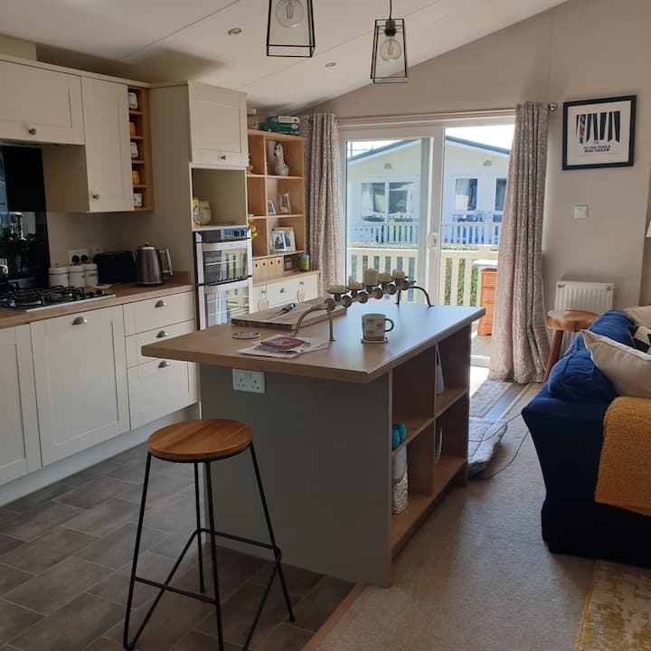 Kim's Lodge Riverside Park Nr Goodwood & The Sea - Chichester