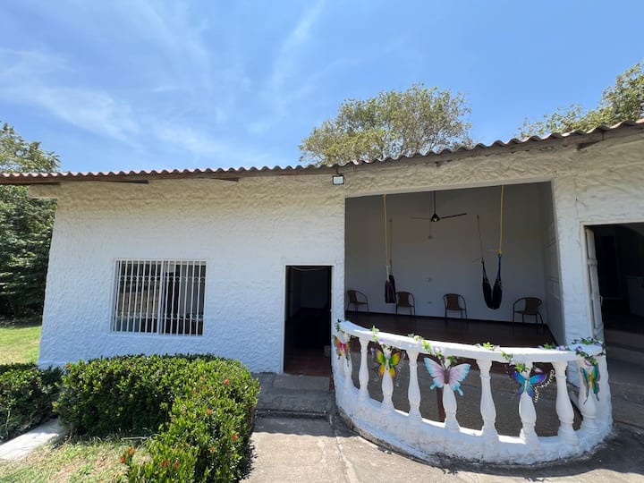 Cabaña Sencilla Con áReas Sociales Compartidas - Agua de Dios