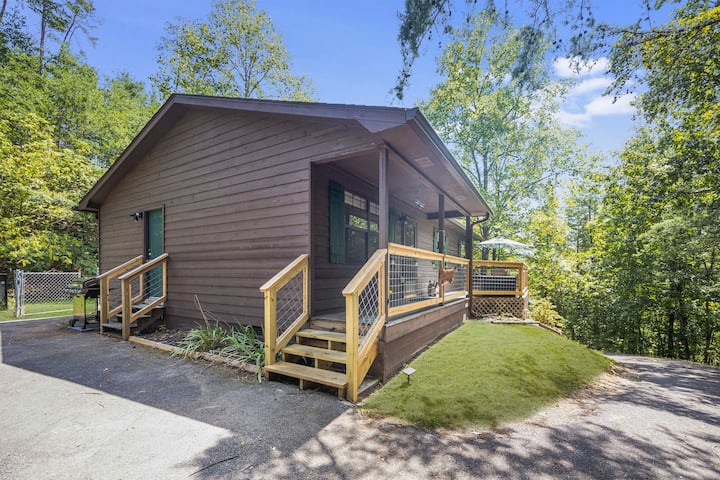 Easy Bear Lodge A Secluded Hilltop Hideaway - Pigeon Forge, TN