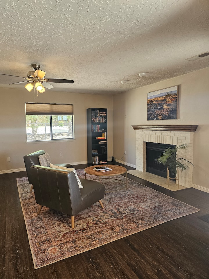 Desert Sunset Escape - Albuquerque, NM