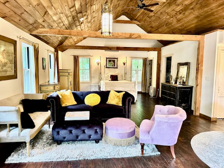 New-lake View Carriage House - Woodstock, NY