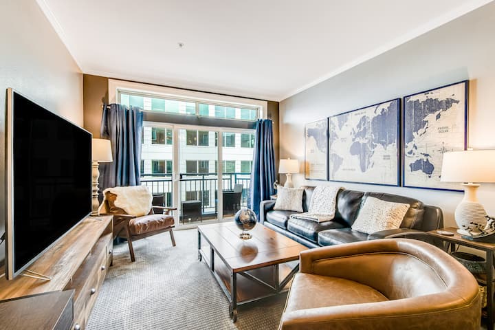 Emerald City Escape With Pool And Parking! - Seattle