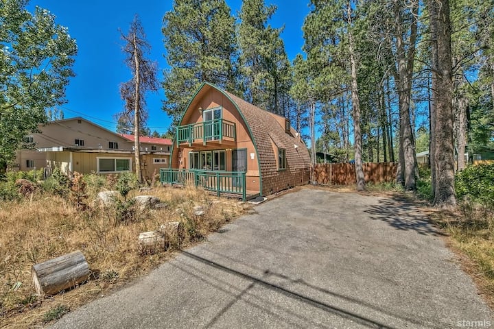 Classic Tahoe Cabin. - South Lake Tahoe, CA