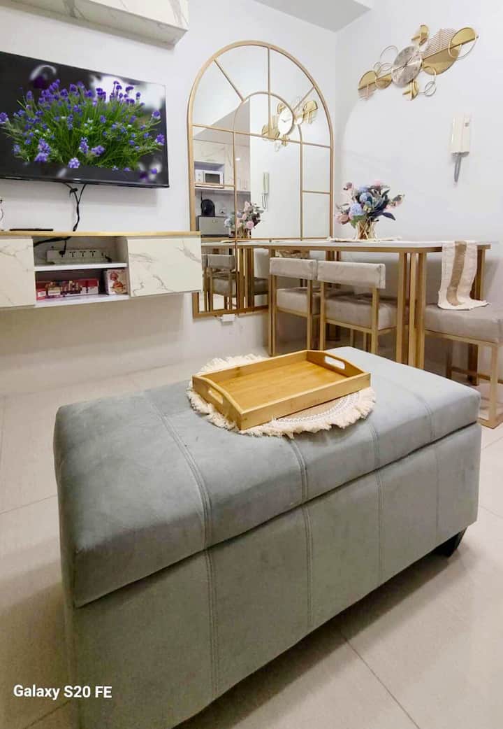 New Big Unit-karaoke-netflx-balcony-city View - Quezon City