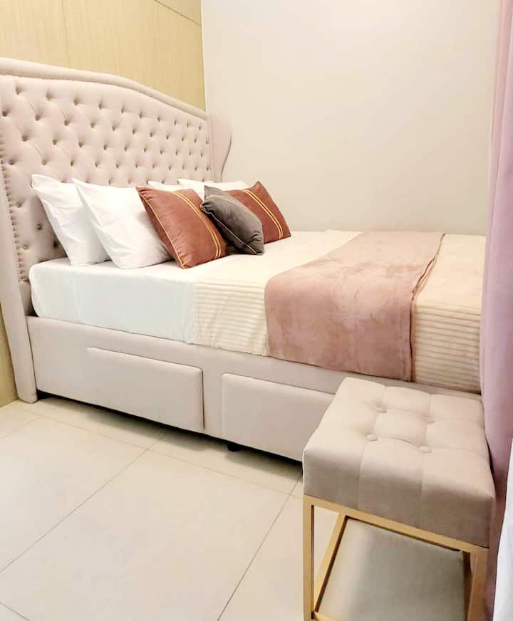 New! Big Unit-karaoke-netflx-balcony-city View - Quezon City