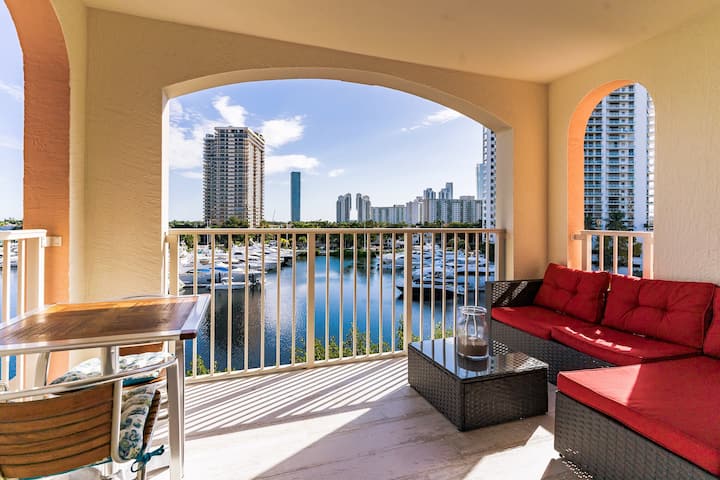 Ritzy 2 Bedroom In The Yachtclub - Aventura, FL