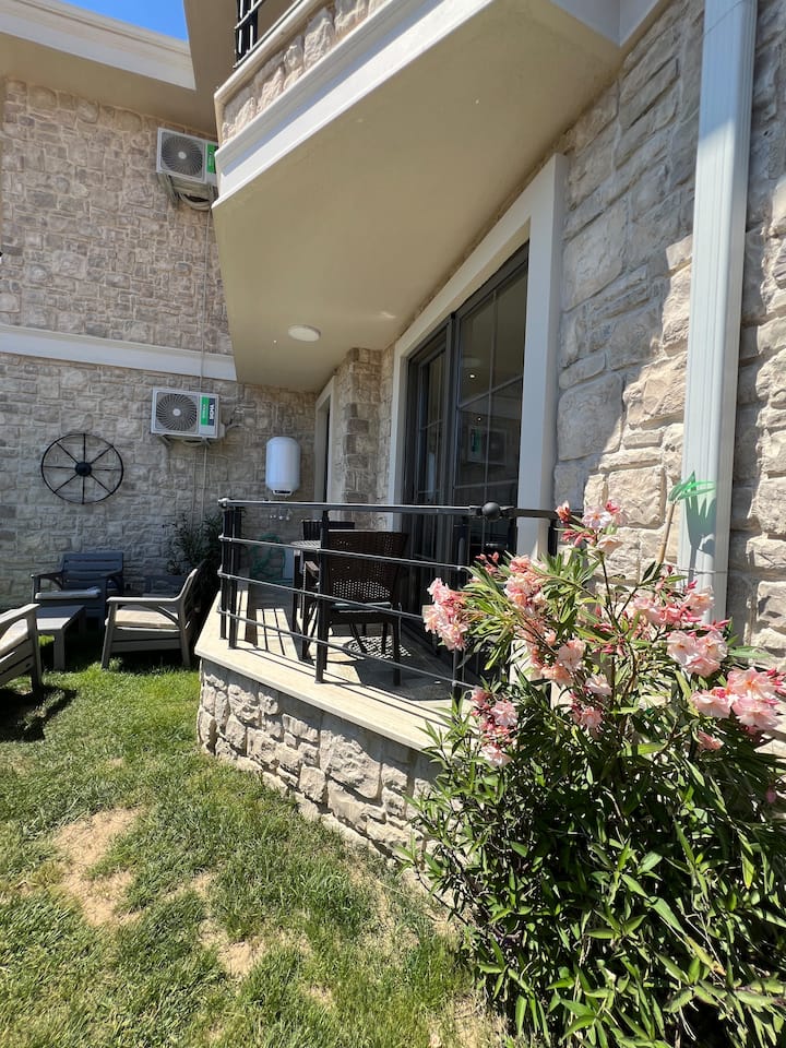 Modern 2-br Ground Floor Apt Near Sarımsaklı Beach - Alibey Island