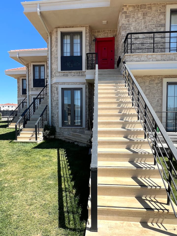Spacious 2-br Upperfloor Apt Near Sarımsaklı Beach - Ayvalık