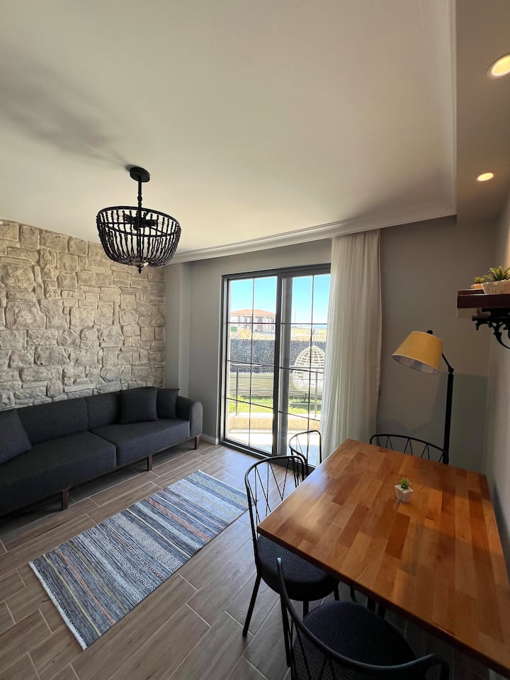 Elegant 2-br Upper Floor Apt Near Sarımsaklı Beach - Ayvalık