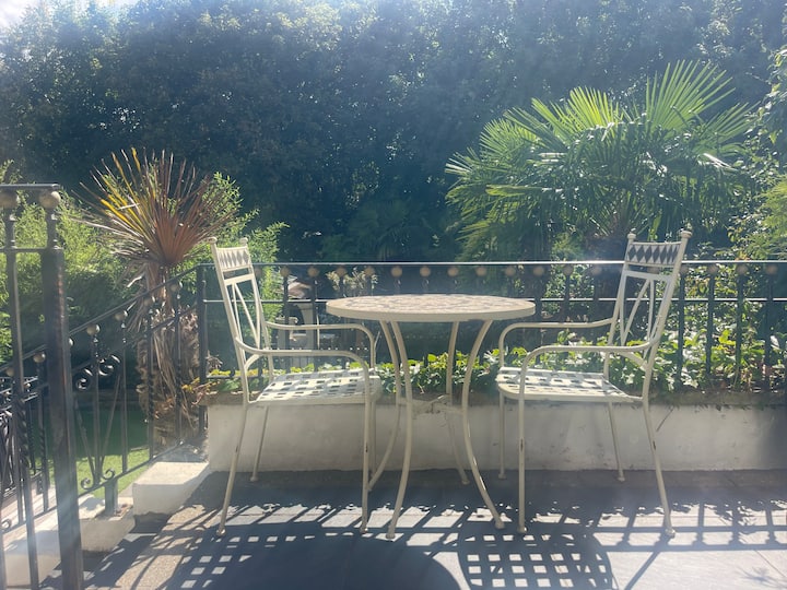 The Little Gem By The Oaks - Croydon