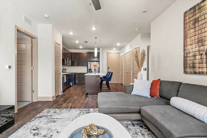 Modern 2br/2ba Apartment W/ Pool + Smarthome - Frisco, TX