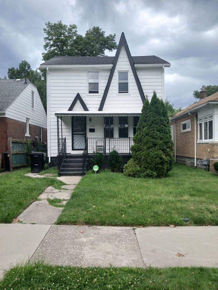 Individual Room Rental In A Shared 4 Bedroom House - Detroit, MI