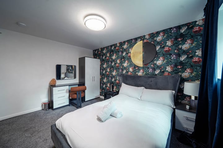 Spacious And Tidy Room In New Home W/parking - Sheffield