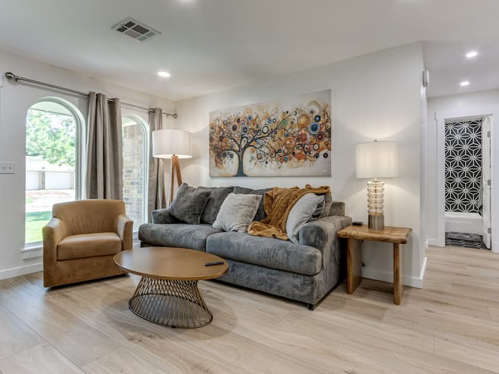 Brooks House (W/ev Charging, Endless Hot Water) - Norman, OK