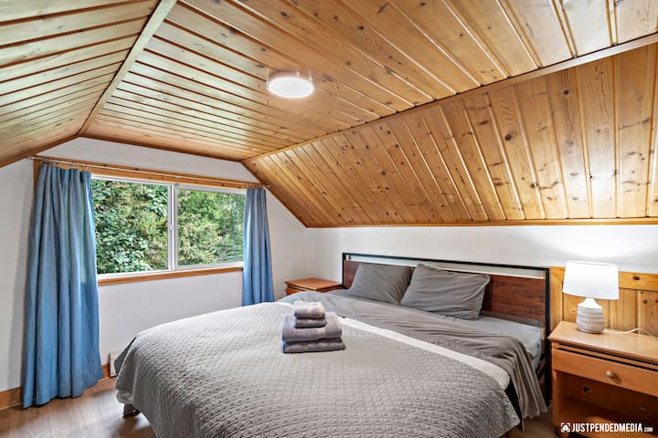 1woodland Attic - Anchorage
