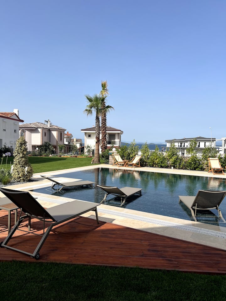 Comfortable 2-br Apt W Pool Access Near Seaside - Ayvalık