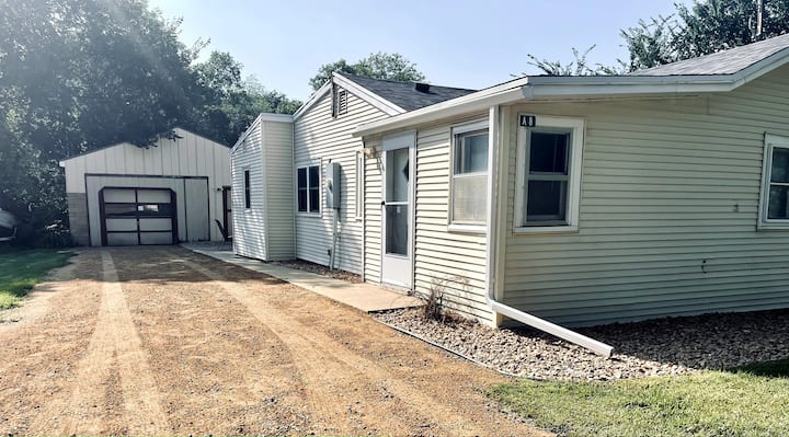 Cozy Home @ Lake Madison | Sleeps 8 | Dogs Allowed - Carousel, Madison
