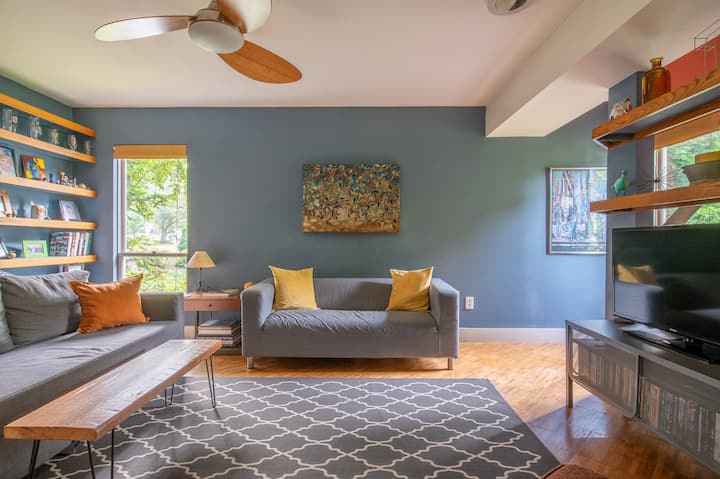 Modern Unique (Entire House) - Lancaster, PA
