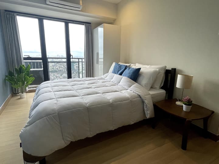 Poblacion Designer Pad | Free Pool, Gym & Smart Tv - Makati