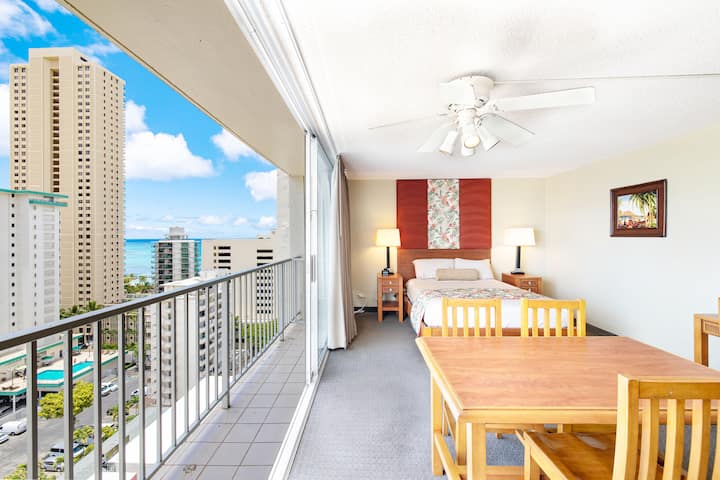 Partial Ocean View/close Beach - Honolulu, HI