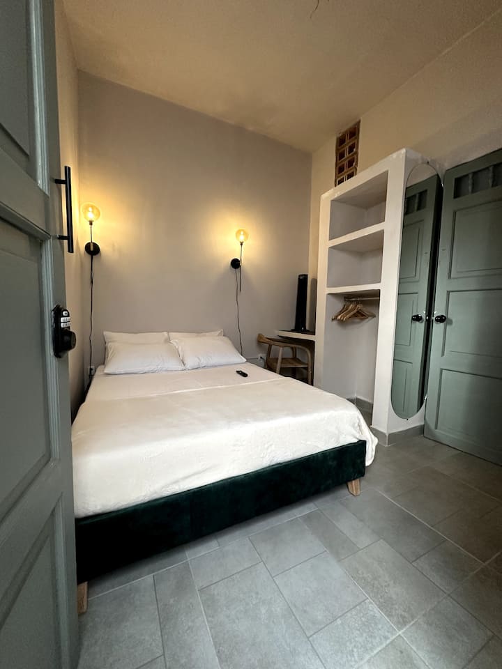 Hermosa Casa Con Jardines Cerca A Laureles/baño Pr - Medellín