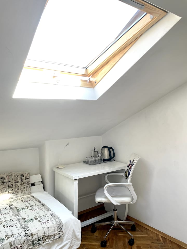 Cozy Budget Loft In The Heart Of Sofia City Center - Sófia