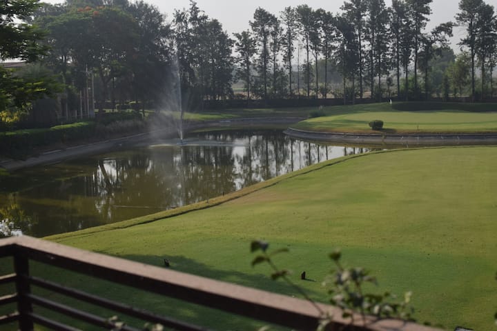 Villa For Stay In Tarudhan Golf Course, Gurgaon - Manesar