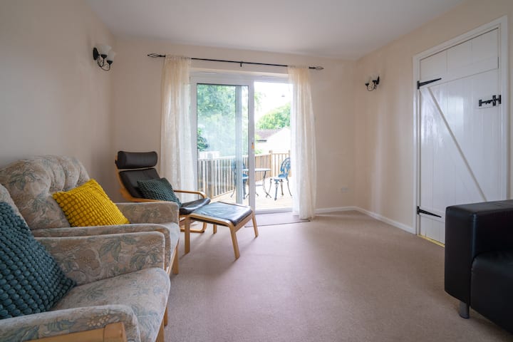 3 Bedroom Family Home | Parking | Garden - Stroud, UK