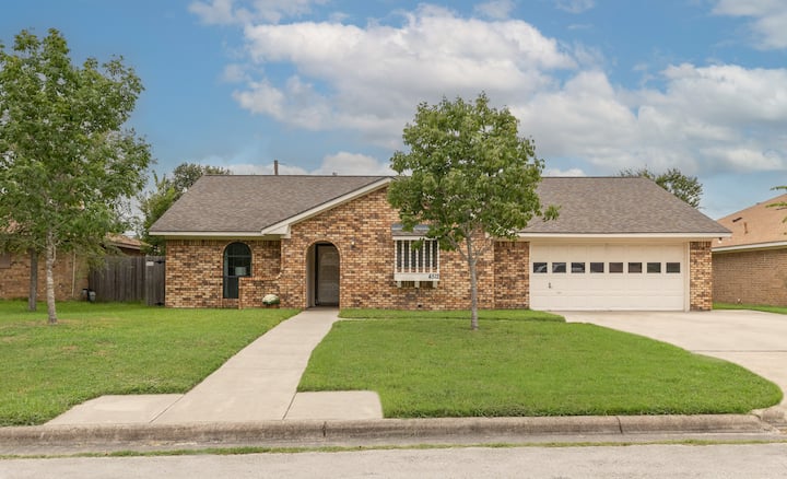 Sutton Rose Cottage - Bryan, TX