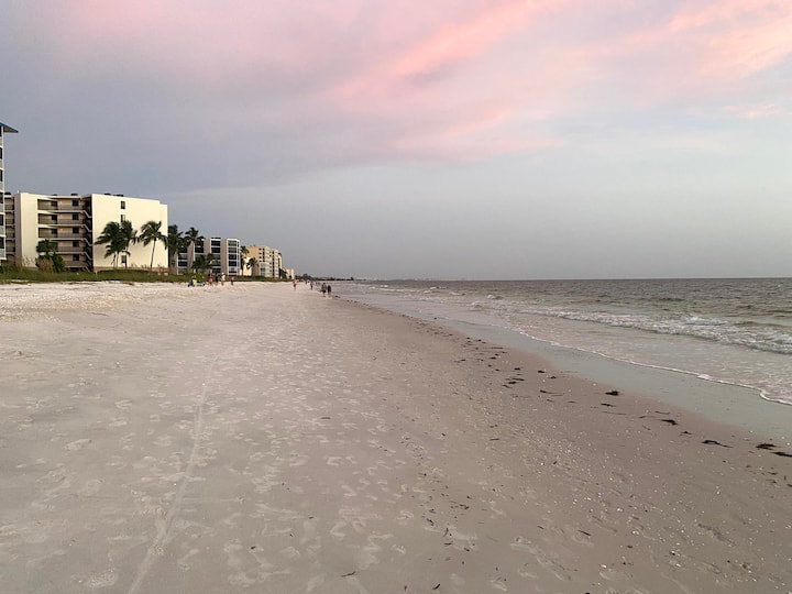 Beachfront Condo Directly On Bonita Beach! - Bonita Springs, FL