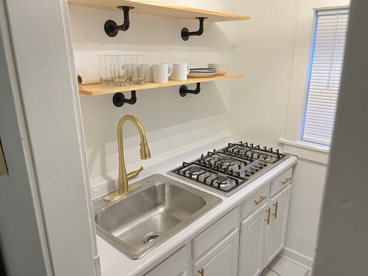 Cute 1 Bd Apt 5m From Downtown - Des Moines, IA