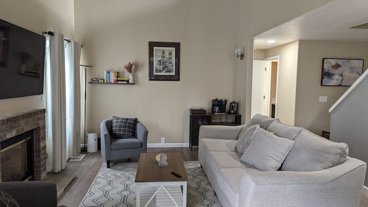 Sky-high Foyer With Hot Tub - Beaverton, OR