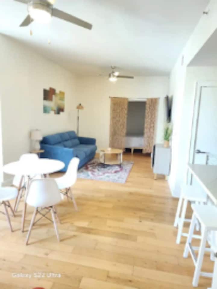 1018 Elegant Cbd Condo Near French Quarter W/ Pool - New Orleans, LA
