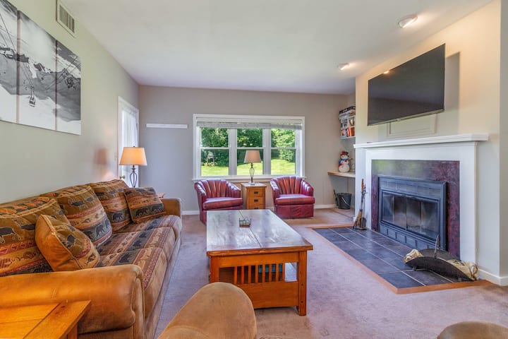 True Ski In/ski Out With Pool, Hot Tubs & Firepits - Ludlow, VT