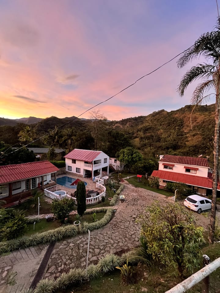 Lush Country Cottage W/ Private Pool And Hiking - La Vega