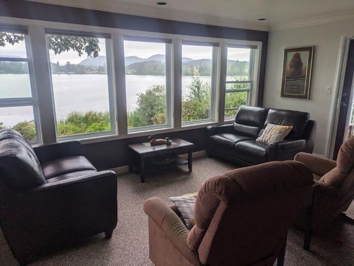 Serene Lakefront Retreat: Your Perfect Getaway - Duncan