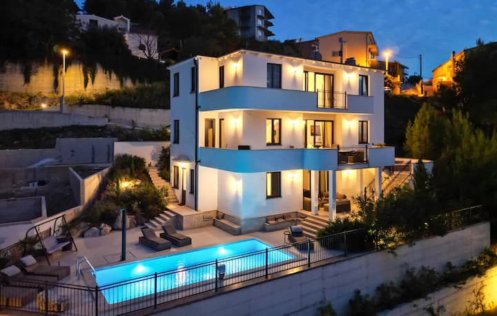 Luxury Apartment With Private Pool, Beautiful View - Jesenice