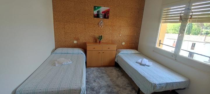 Alquiler De Habitación En Celrà. - Gerona