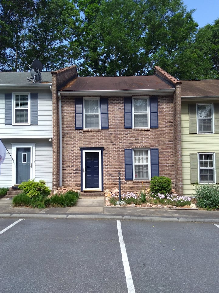 Clemson Blue House-walk To Town! - Clemson, SC