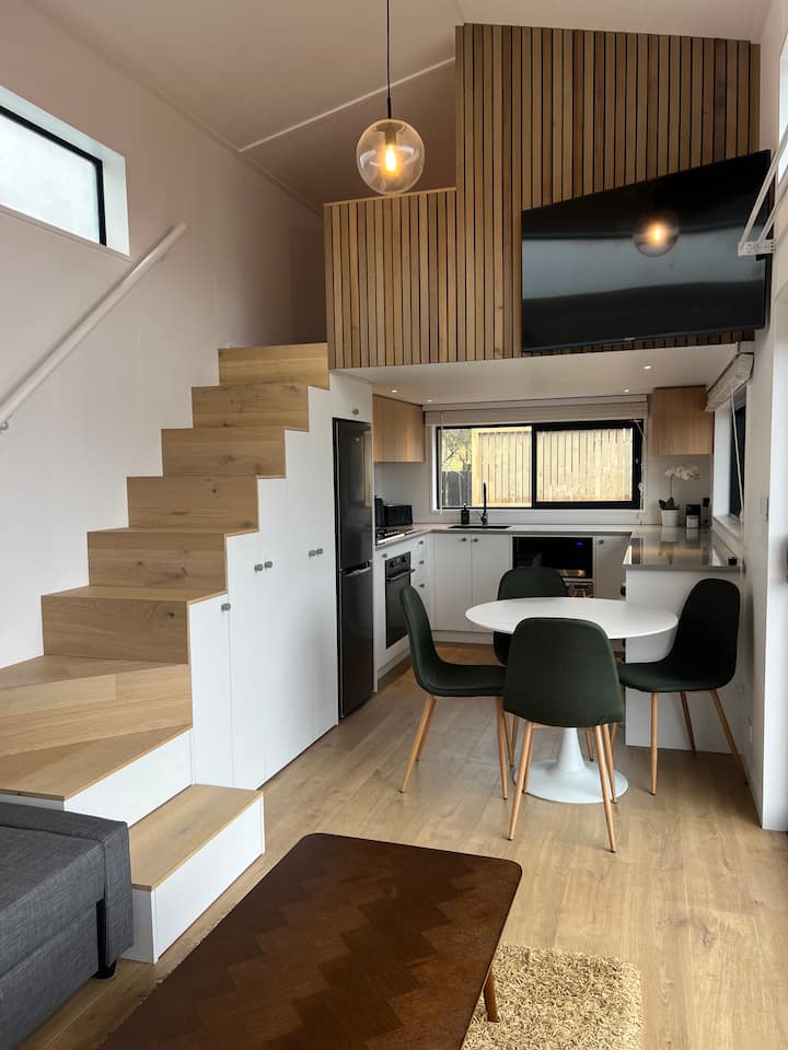 Alpine Chalet - Views, Fire-pit, Central, Cosy - Wanaka